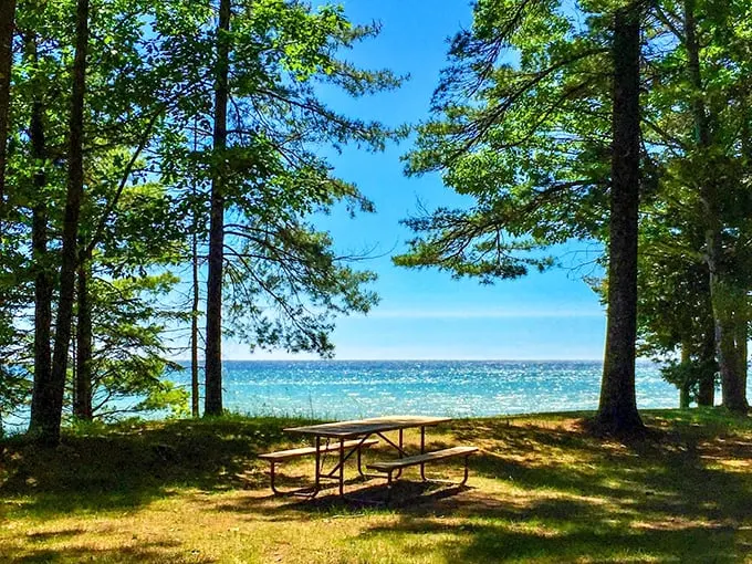 Picnic paradise alert! This spot screams "Norman Rockwell painting come to life." Pass the potato salad, and let's soak in that view!