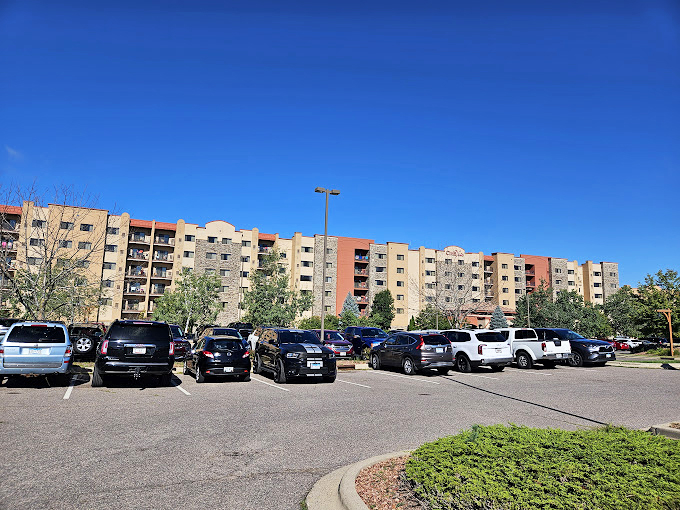 Oasis in the concrete jungle? More like a desert mirage in Wisconsin! This resort brings a touch of Southwest flair to the Midwest. Photo credit: Lindsay Gavin