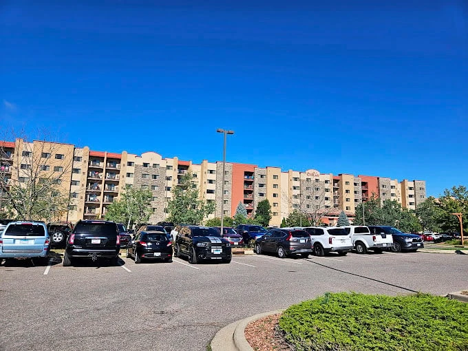 Oasis in the concrete jungle? More like a desert mirage in Wisconsin! This resort brings a touch of Southwest flair to the Midwest. Photo credit: Lindsay Gavin