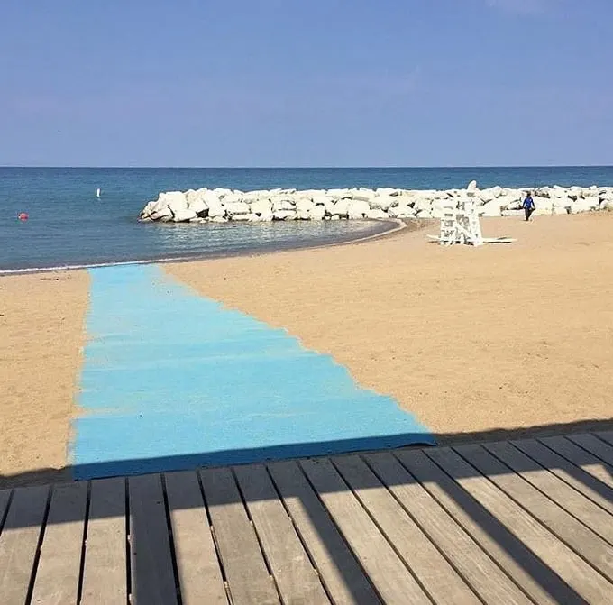 Award-winning design meets Mother Nature's best work. It's the beach equivalent of a smart home – beautiful, functional, and makes you feel fancy. 