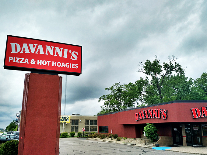 Davanni's: Where pizza meets... well, everything else! This Minnetonka spot is like the Swiss Army knife of casual dining.