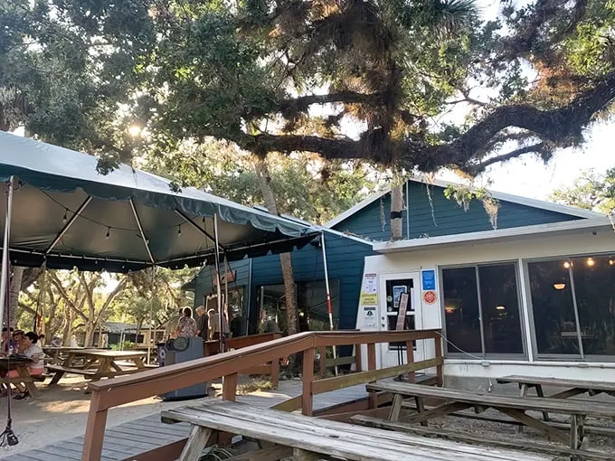 "Where the cool people meet" – and by cool, they mean anyone who appreciates good food and even better company. Welcome to Snook Haven!