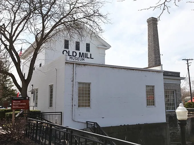 Step into a time machine, folks! This charming white edifice isn't just a pretty face – it's a portal to Dundee's flour-filled past. Who knew history could look so inviting?