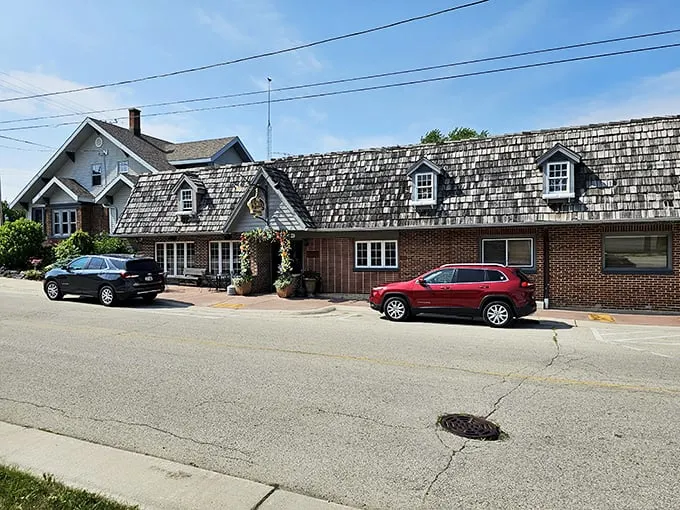 A hidden gem in plain sight! Schwarz's Supper Club's charming exterior promises a culinary adventure that'll make you forget you're in the heart of Wisconsin.