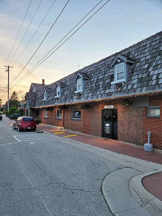 A hidden gem in plain sight! Schwarz's Supper Club's charming exterior promises a culinary adventure that'll make you forget you're in the heart of Wisconsin.