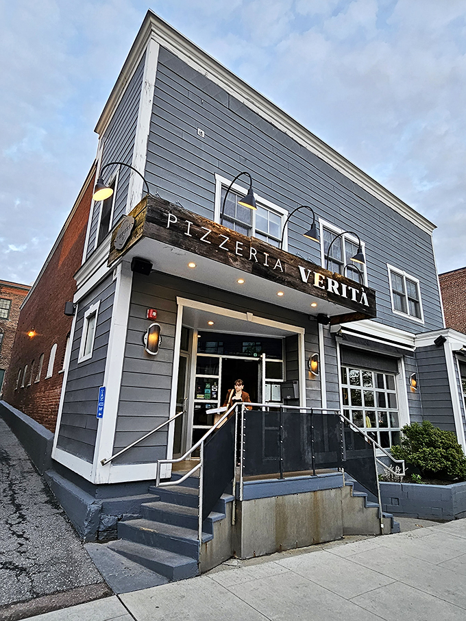 A slice of Italy in the Green Mountain State! Pizzeria Verità's unassuming exterior hides a world of Neapolitan delights within. Who knew Vermont could be so... pizzalicious?