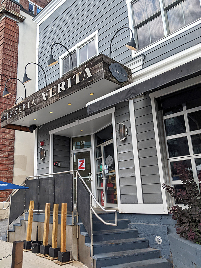 A slice of Italy in the Green Mountain State! Pizzeria Verità's unassuming exterior hides a world of Neapolitan delights within. Who knew Vermont could be so... pizzalicious?