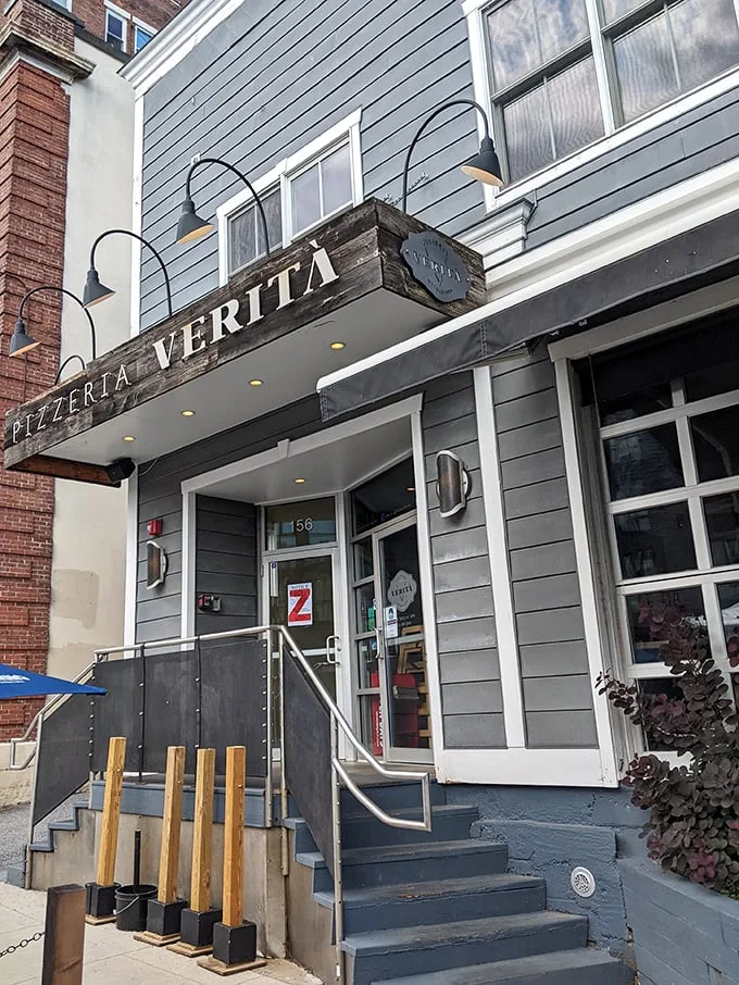 A slice of Italy in the Green Mountain State! Pizzeria Verità's unassuming exterior hides a world of Neapolitan delights within. Who knew Vermont could be so... pizzalicious?