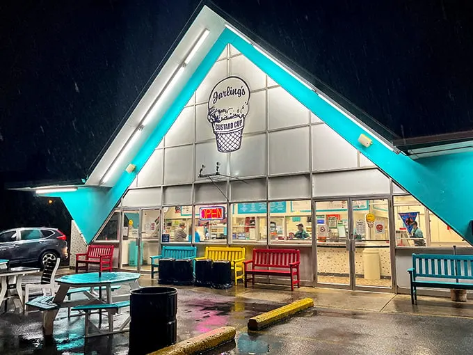 A neon dream come true! Jarling's Custard Cup glows like a beacon of sweetness, beckoning ice cream lovers with its retro charm.