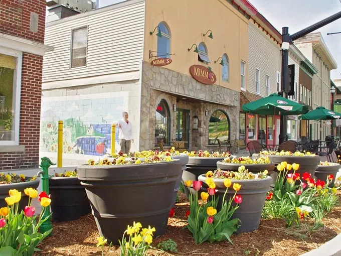"Blooming good eats!" Mimmo's exterior is as inviting as a warm Italian embrace, with colorful flowers setting the stage for culinary delights within.