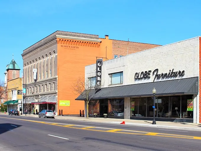 Paint Street panache! Chillicothe's main drag offers a vibrant mix of historic charm and modern amenities.