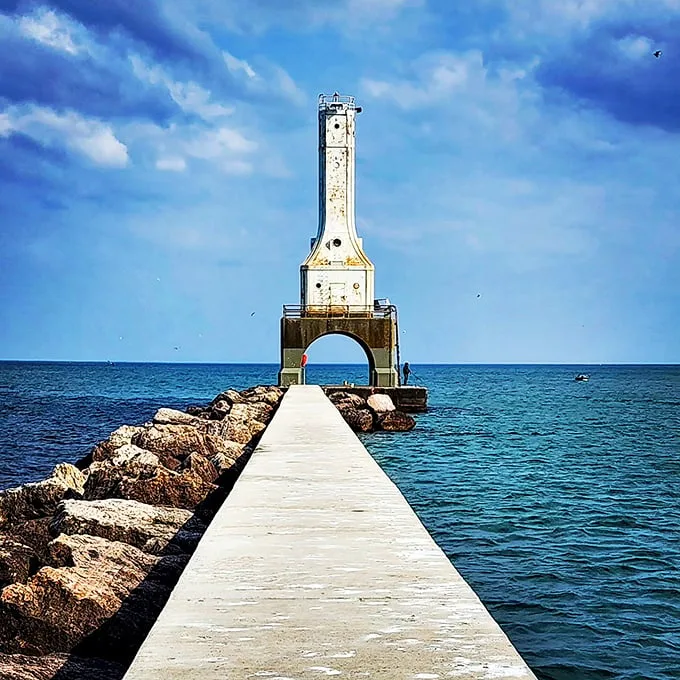 Lighthouse or time machine? This 1930s beacon looks ready for its Hollywood close-up!