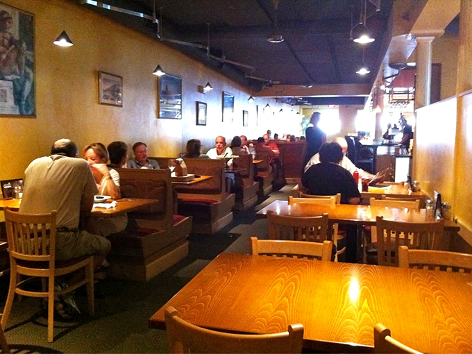 "Where everybody knows your name… and your favorite pizza topping." Mimmo's bustling dining room is the perfect spot for both solo pizza adventures and lively group feasts.