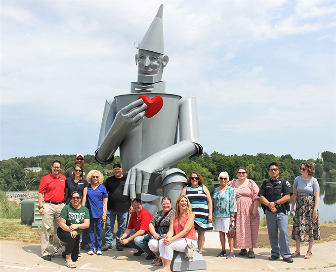 Roadside attraction or guardian of Hart? This Tin Man's pulling double duty with style.
