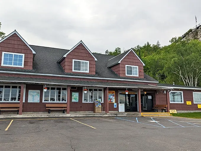 "Souvenirs and snacks: fueling your Castle Rock adventure!" The charming shop provides everything you need for your sky-high excursion.