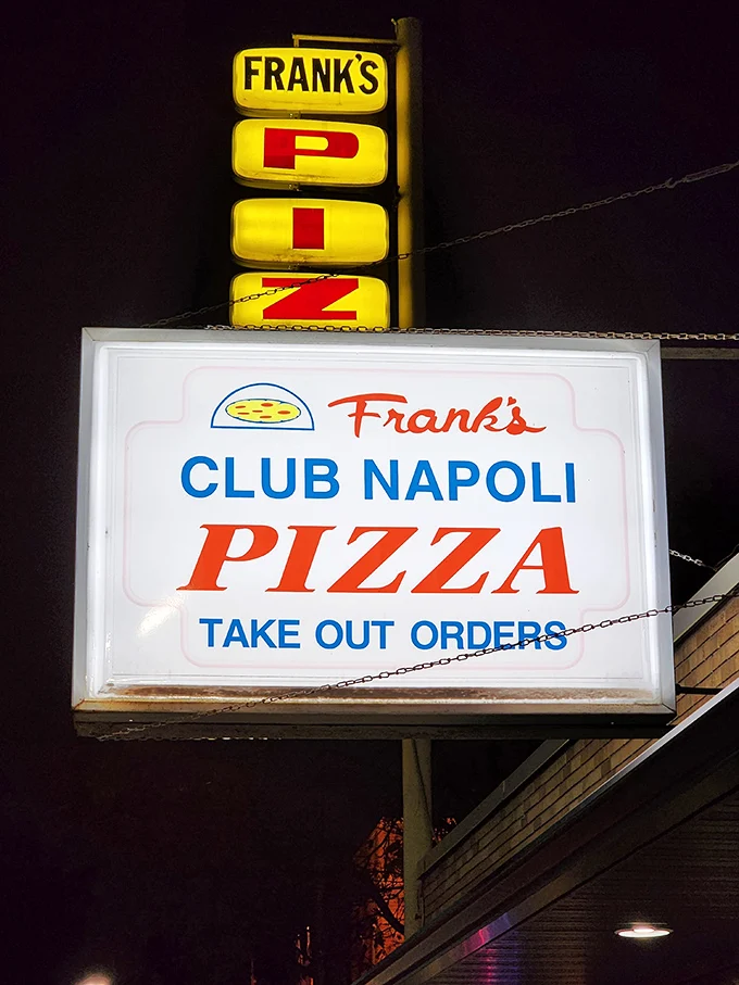 By day, it's Frank's. By night, it transforms into Club Napoli. Either way, your taste buds are in for a party!