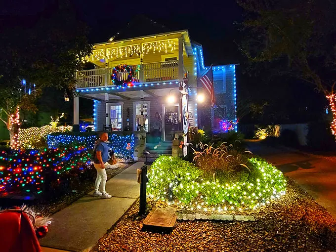 Who says you can't improve on perfection? This charming house took 'deck the halls' to a whole new level of luminous luxury.