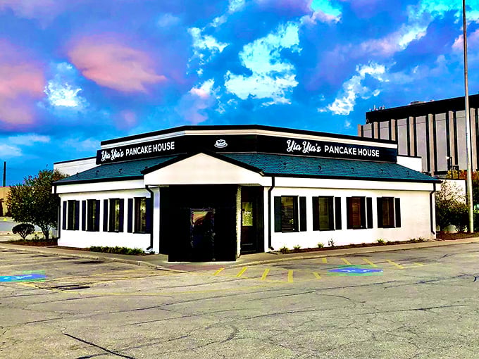 Yia Yia's Pancake House: Flipping fantastic! This place is like the Colosseum of breakfast – a true wonder of the culinary world.