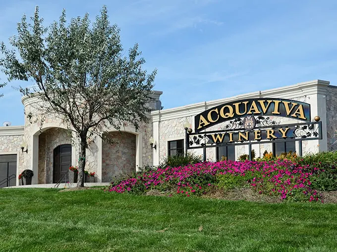 Pit stop perfection! Acquaviva's charming exterior is like finding a slice of Italy on your Illinois road map.