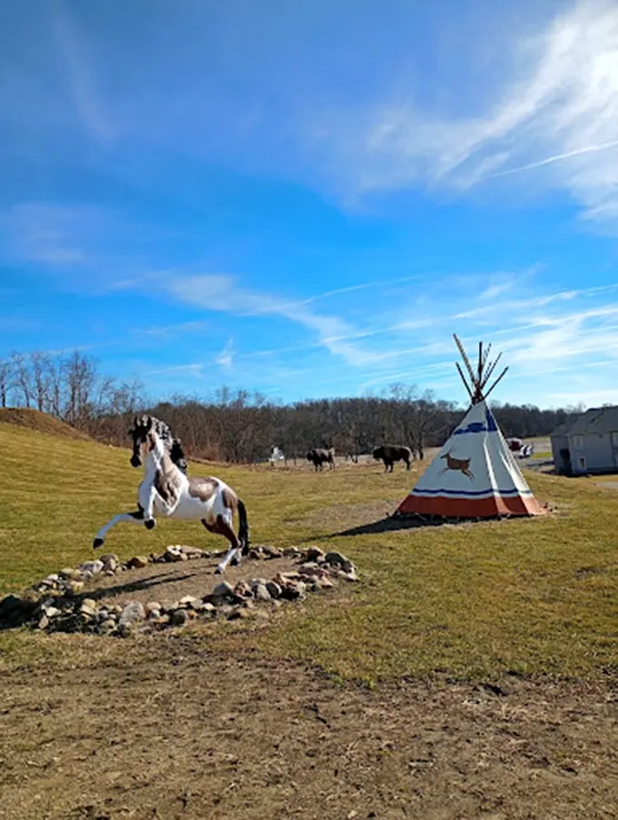 3 horse statue
