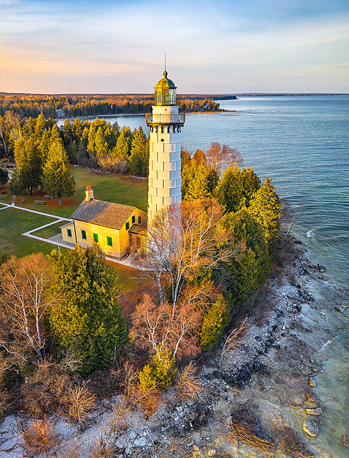 Island vibes in the Midwest? This secluded sentinel offers views that'll make your Instagram followers swoon.