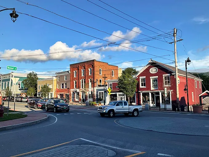 Quintessential small-town America meets big-city style. Manchester's streets are paved with charm (and designer outlet stores).
