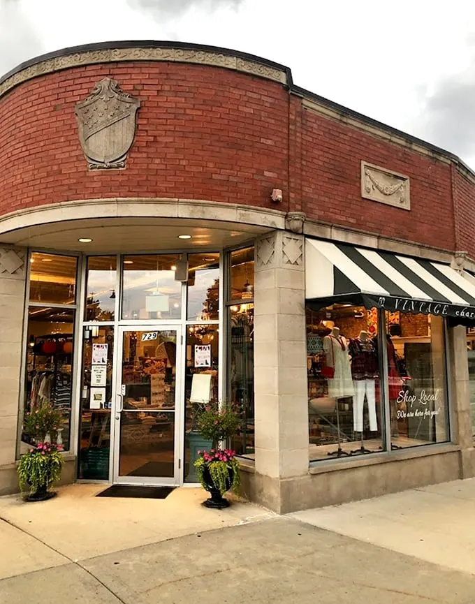 Roadside attraction for the fashion-forward time traveler. No DeLorean required – just a keen eye for vintage treasures.