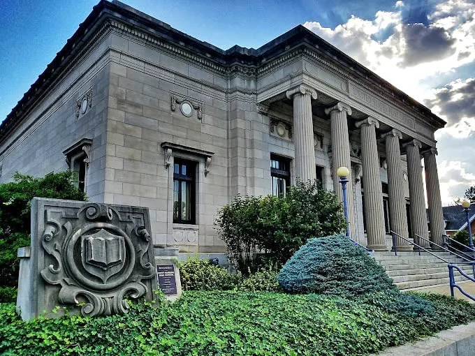 Pop in for a kernel of history! This museum is more addictive than a bucket of buttered popcorn at the movies.