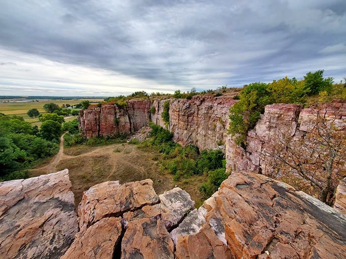 Blue Mounds State Park: Where the prairie meets the sky in a clash of pink quartzite. It's like the Grand Canyon's Midwestern cousin!