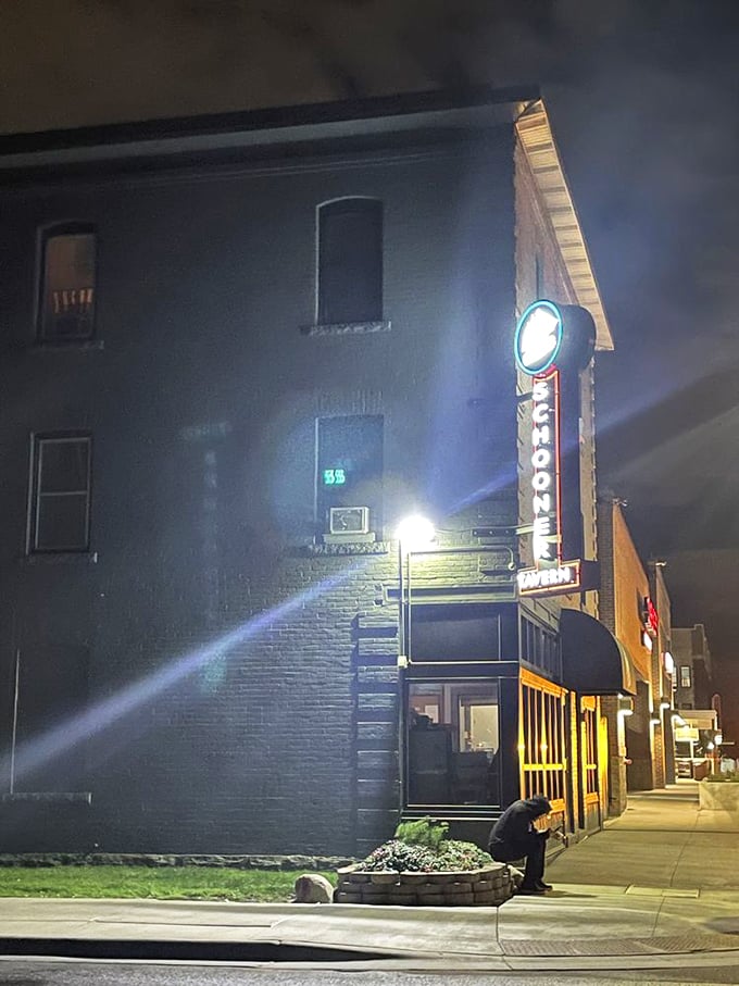 Road-weary travelers, rejoice! This tavern feels like coming home, even if you're miles from it.