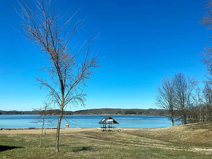 Wanderlust meets waterfront at Seneca Lake – the perfect pitstop for road-weary explorers.