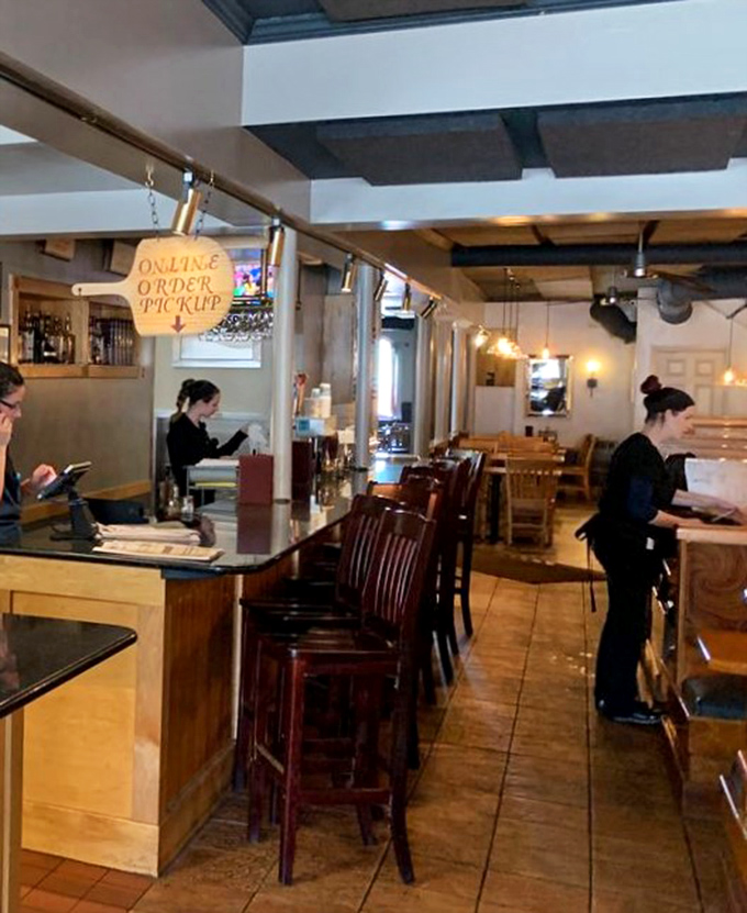 "Service with a side of smiles." The attentive staff at Mimmo's are like pizza ninjas, always ready to ensure your dining experience is top-notch.