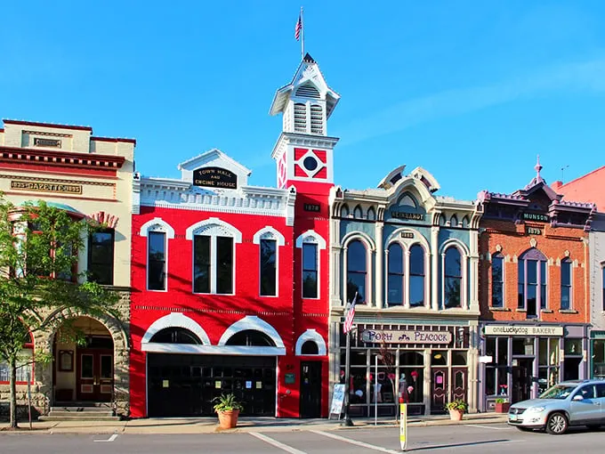 Medina's town square: Where history gets a modern makeover. Victorian architecture and bustling shops create a perfect blend of old and new.