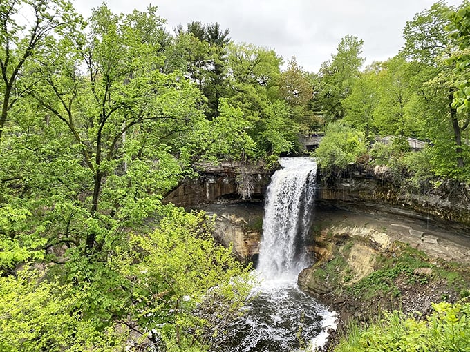 Minnehaha Falls: Where urban meets oasis in a spectacular splash! It's like finding a tropical getaway in your own backyard.