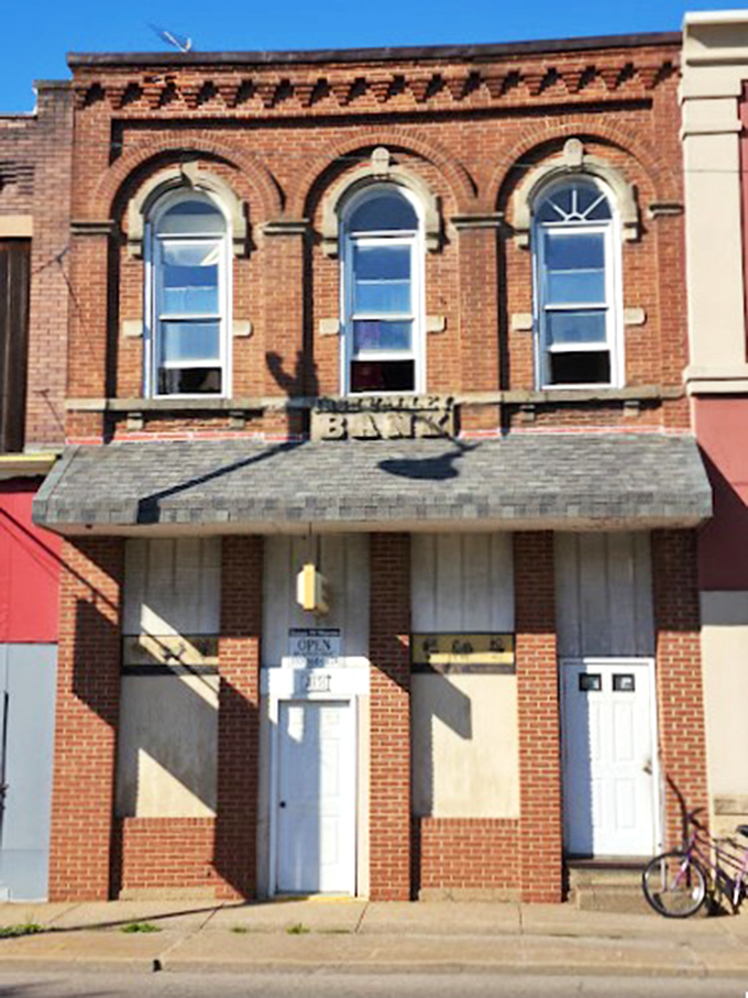 From crystal sets to color TVs, the Auman Museum broadcasts a signal straight from the past to your heart.