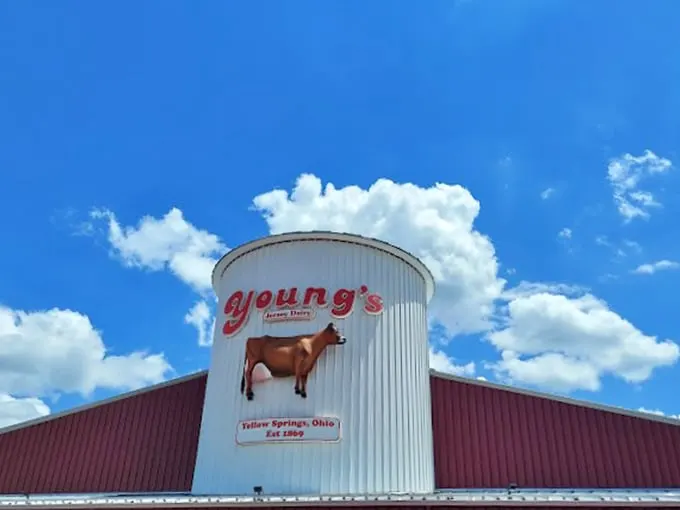 Moo-ve over, ordinary farms! This dairy wonderland is serving up scoops of nostalgia with a side of family fun.
