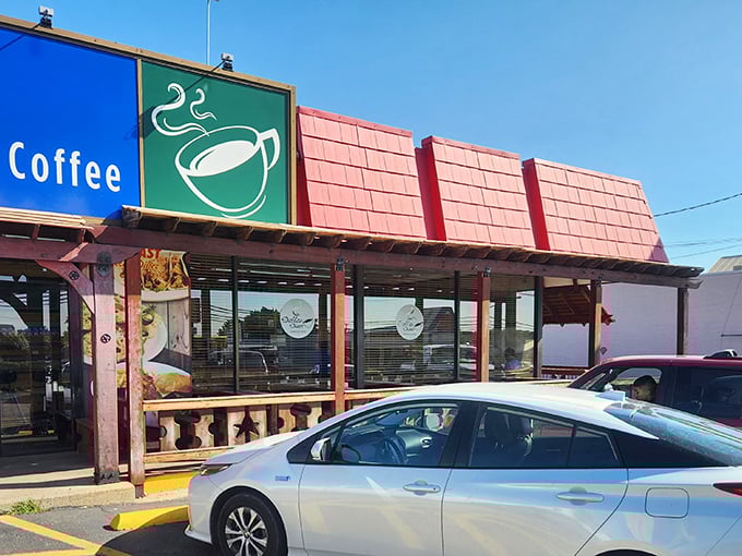 A beacon of breakfast hope! Dallas Diner's sign promises a haven for hungry souls, with a winking coffee cup that seems to say, "Come on in, sleepyhead!"