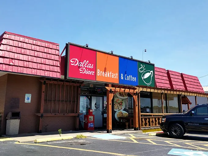 A beacon of breakfast hope! Dallas Diner's sign promises a haven for hungry souls, with a winking coffee cup that seems to say, "Come on in, sleepyhead!"