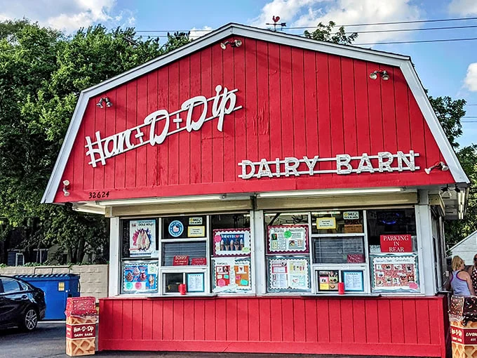 A red barn that's not for cows, but for ice cream lovers! Han-D-Dip Dairy Barn stands proud, promising sweet delights and childhood nostalgia.