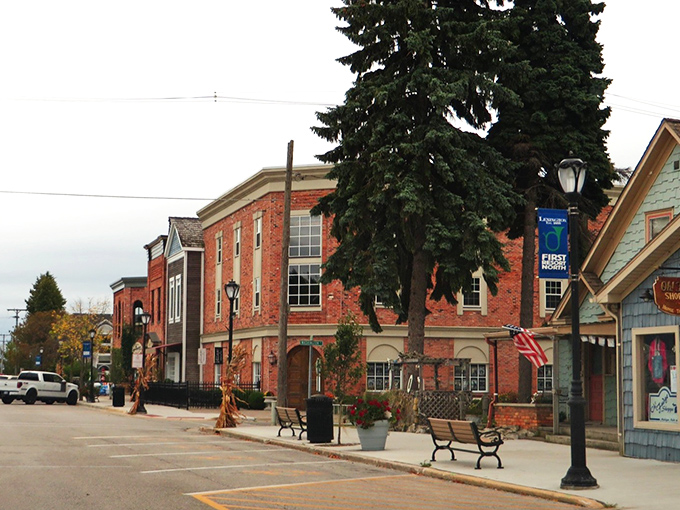 Norman Rockwell, eat your heart out! Lexington's Main Street is a postcard-perfect slice of small-town Americana.