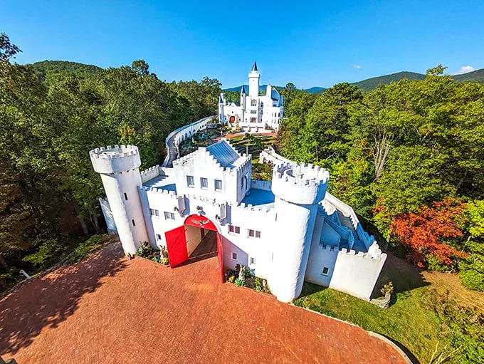 A castle in Georgia? You're not hallucinating! Uhuburg stands proudly against the backdrop of lush mountains, like a fairytale come to life in the heart of peach country.