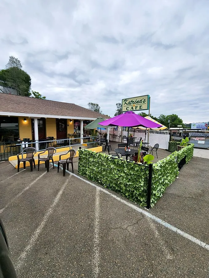 Welcome to breakfast paradise! Katrina's Café's cheerful exterior promises a feast for both the eyes and the taste buds.