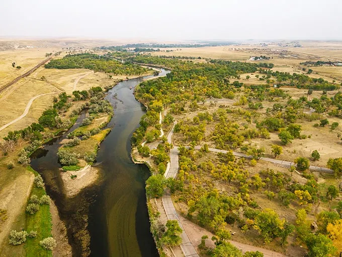 This aerial view of Edness Kimball Wilkins State Park looks like Mother Nature's own jigsaw puzzle. Green patches, winding paths, and that serpentine river – it's Wyoming's version of a Picasso masterpiece!