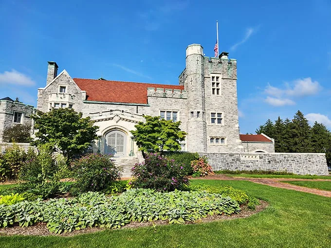 Cinderella, eat your heart out! This stone stunner proves fairy tales can come true, even in Ohio.