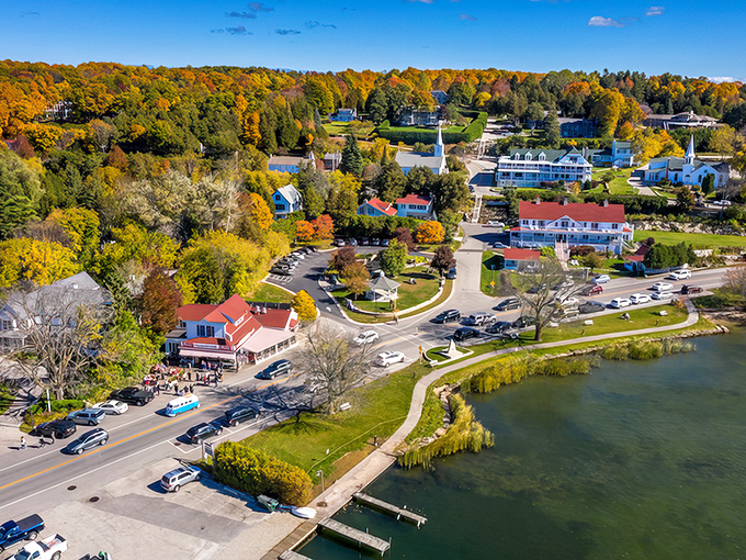 Autumn's paintbrush transforms Ephraim into a masterpiece. This lakeside village is like a Norman Rockwell painting come to life, complete with charming white steeples and cozy cottages.