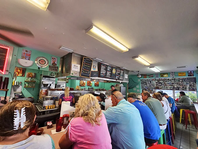 A full house of happy diners – the ultimate Tarks seal of approval. Good vibes and great eats are always on the menu here.