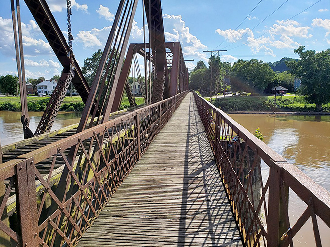 This bridge is the architectural equivalent of a mullet – all business on top, party on the bottom. A true engineering marvel!
