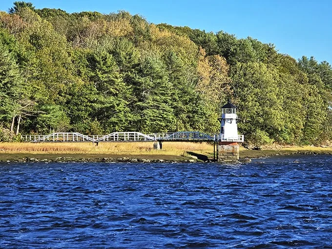 Doubling Point Light: The 'tiny house' of lighthouses. It proves you don't need to be tall to stand out.