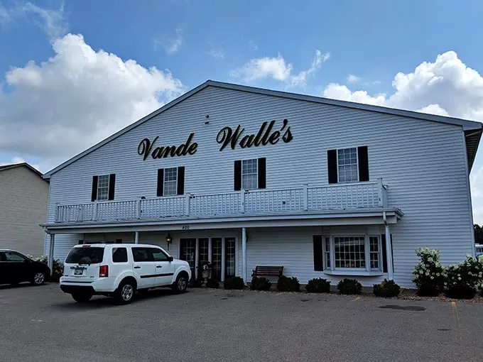 Vande Walle's: The mothership of sweetness has landed! This white wonder is a beacon for candy lovers everywhere.
