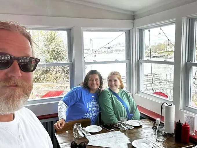 Happy faces and full bellies! These diners look like they've just discovered the secret to happiness – and it's smoked to perfection.